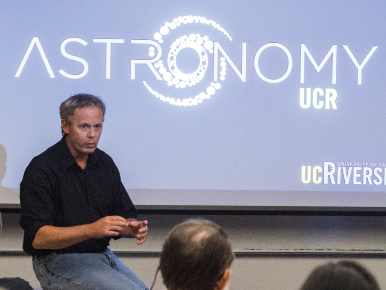 Professor Timothy Lyons speaks on finding earth-like planets - Highlander