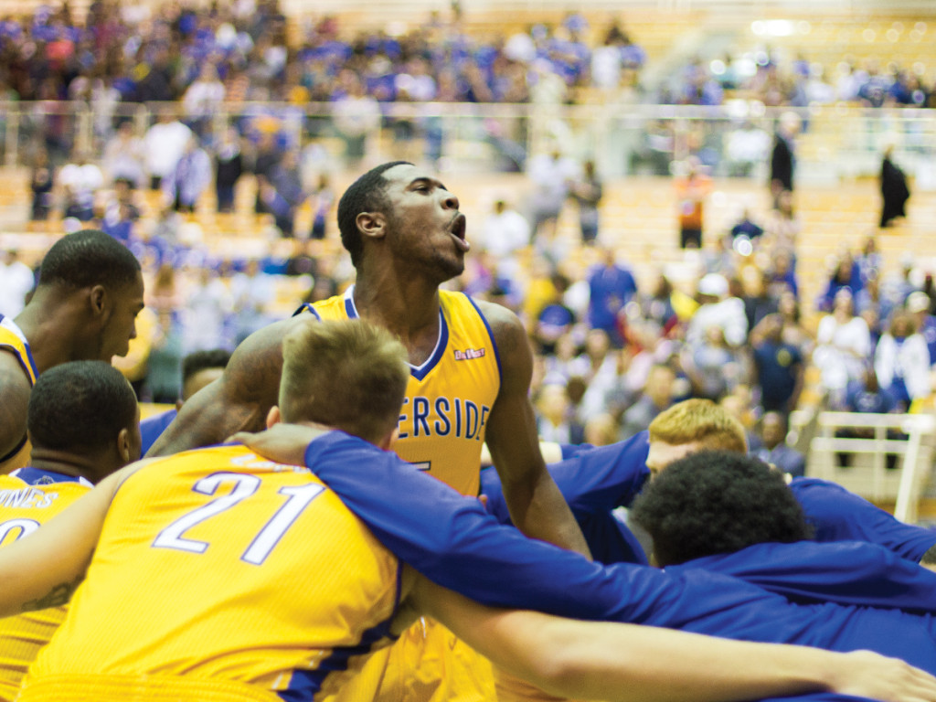 Men’s basketball notches 100 points in homecoming win - Highlander