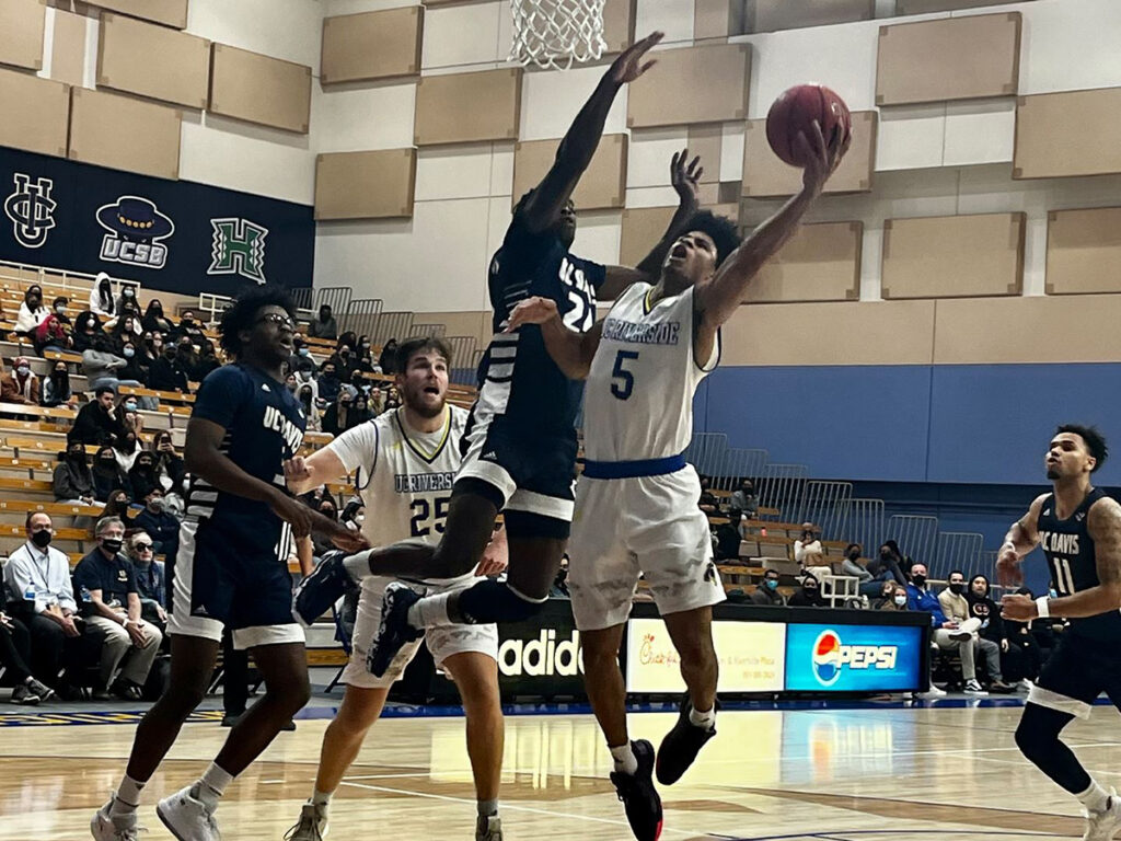UC Riverside men’s basketball team suffers a nail-biting loss to UC ...