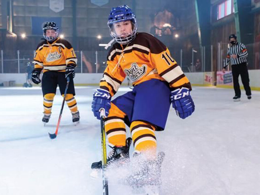 ‘The Mighty Ducks: Game Changers’ lives up to the original trilogy ...