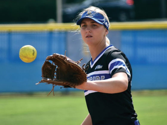 Softball goes even in pair of doubleheaders - Highlander